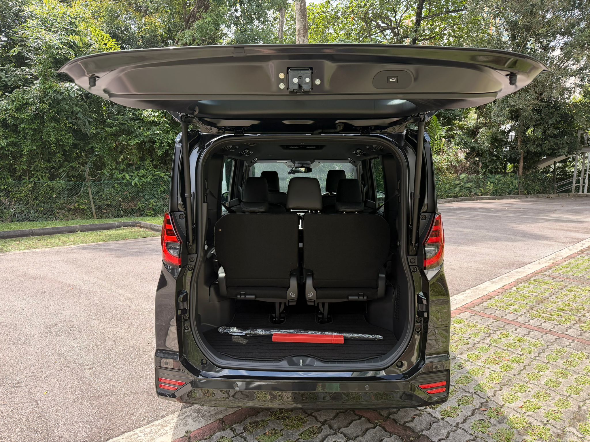 Toyota Noah 1.8X Hybrid (2025) - Bolt Car Leasing